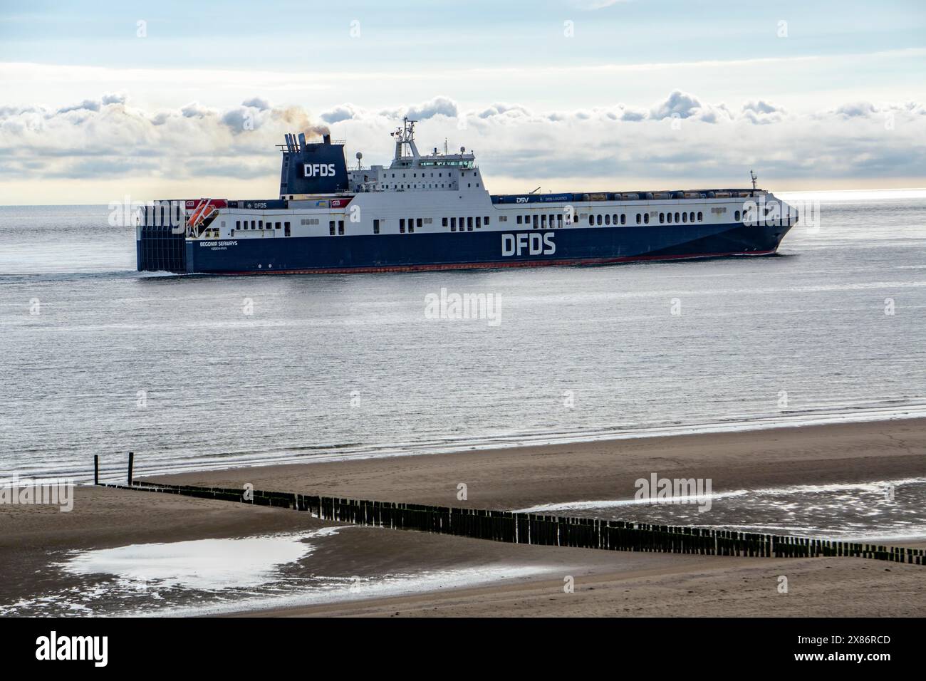 The DFDS cargo ferry Begonia Seaways, loaded with truck trailers and ...