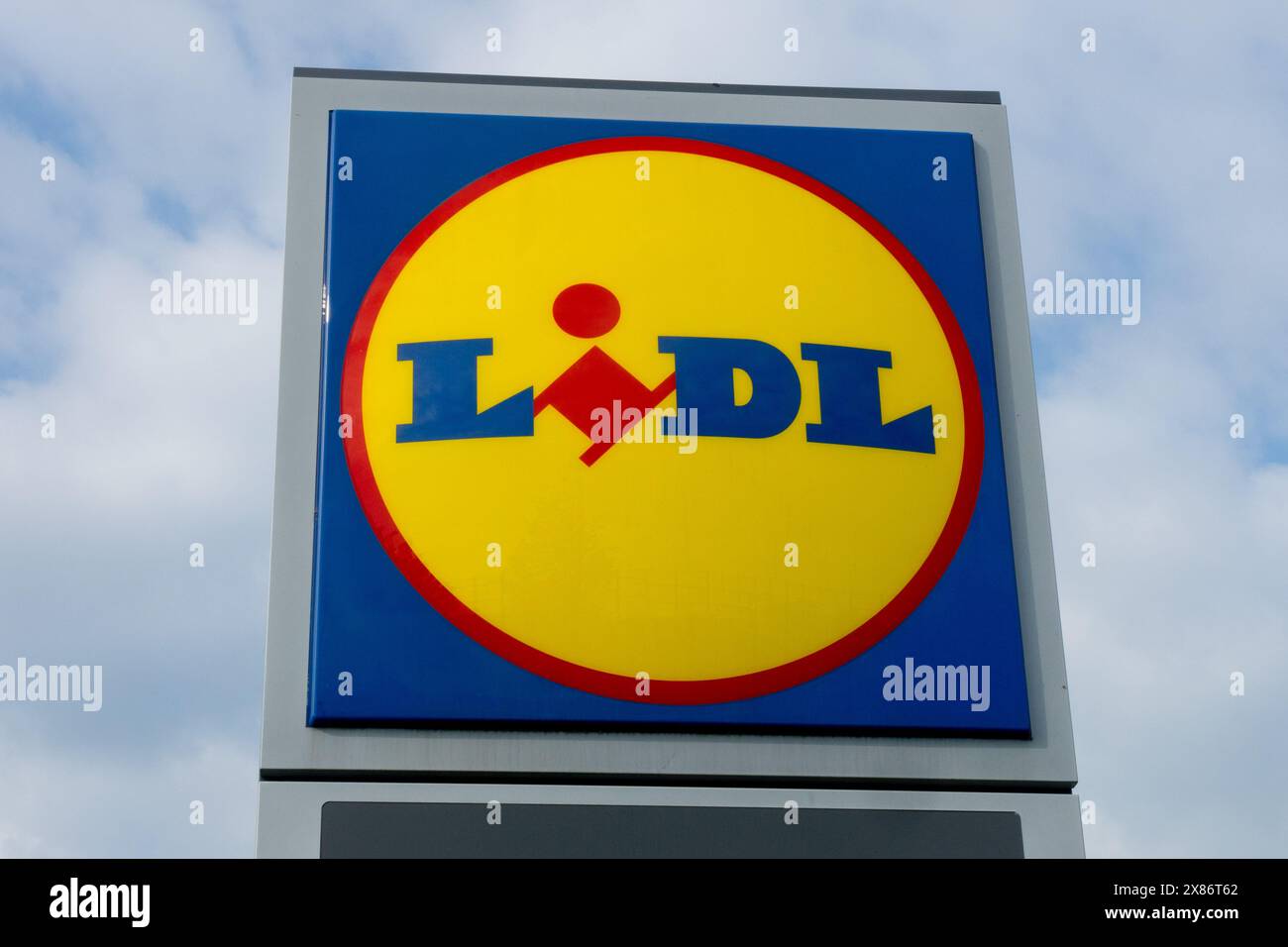 Lidl logo sign hi-res stock photography and images - Alamy