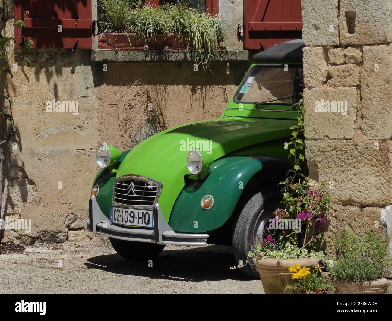 Green Citroen 2CV in summer village Stock Photo - Alamy