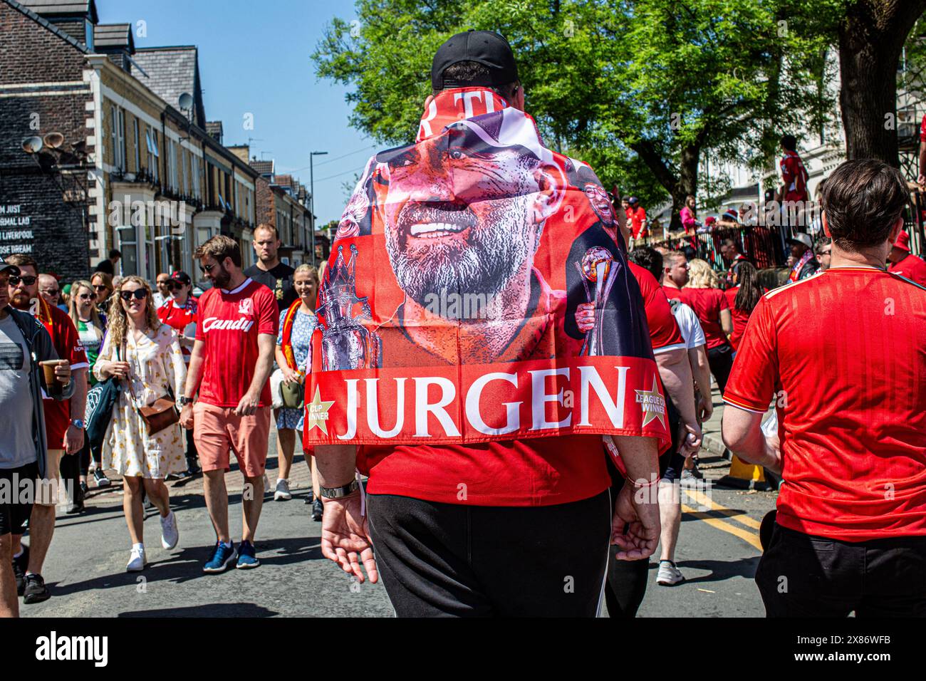 LIVERPOOL, ENGLAND - MAY 19: Liverpool Football Club fans cheer as they ...
