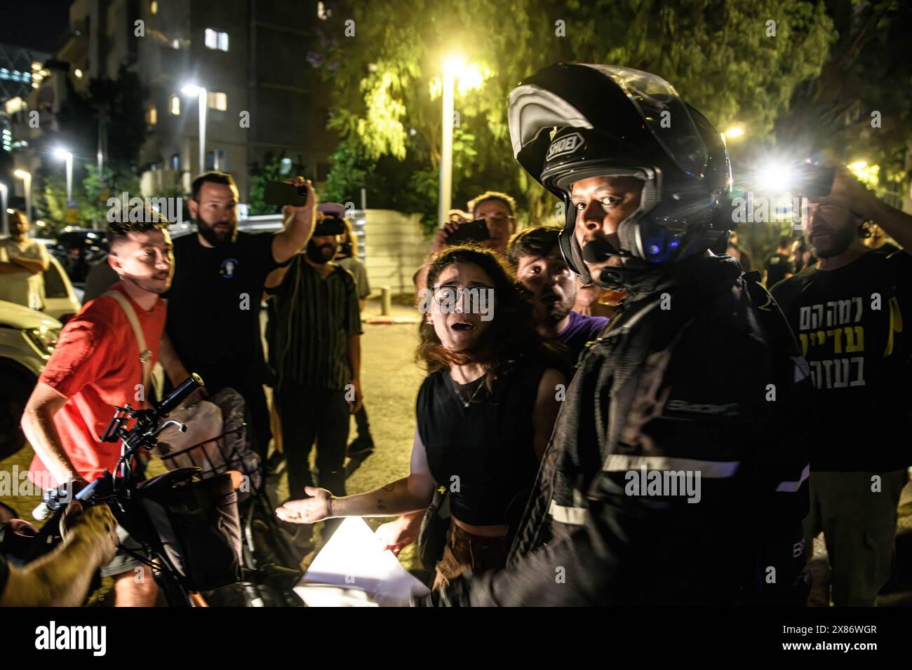 Israeli idf female soldiers from hi-res stock photography and images ...