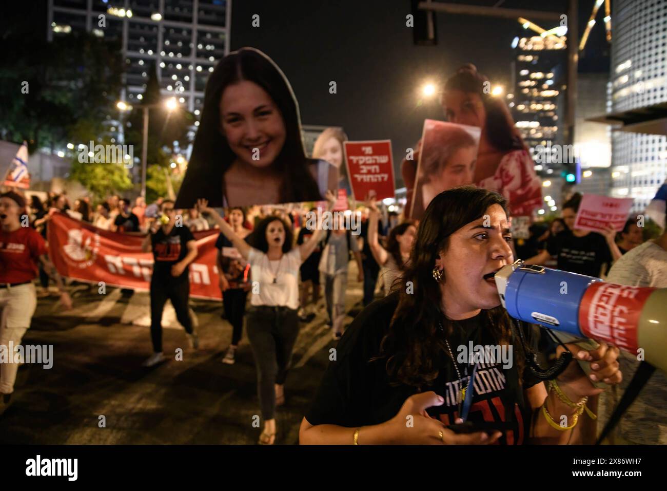 Idf female hi-res stock photography and images - Alamy