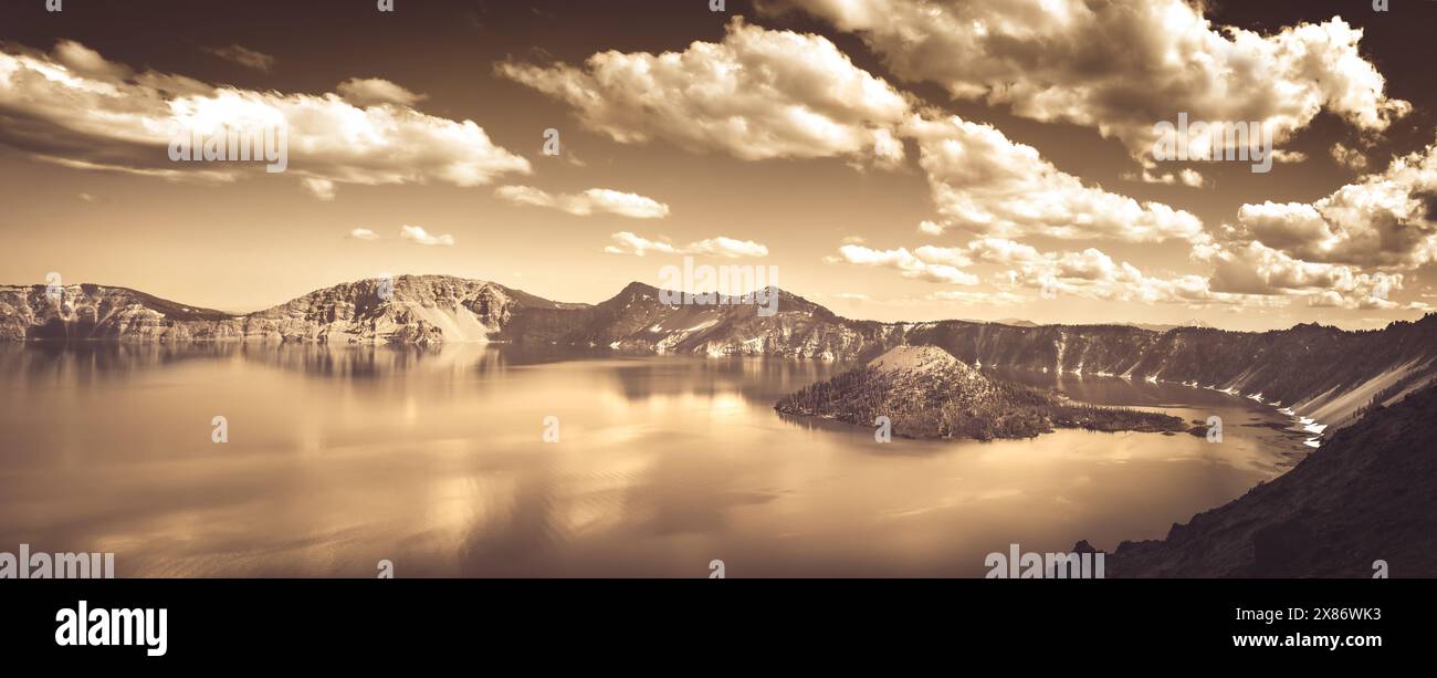Panotama landscape photography of Crater Lake in Ontario with a mirrir-like surface and Wizard ...