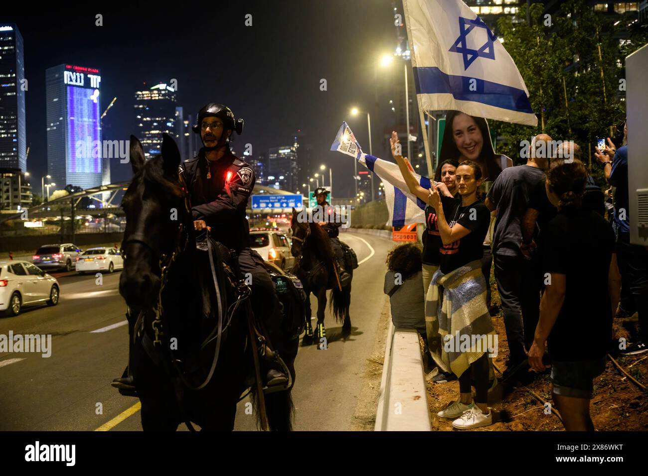 Israeli idf female soldiers from hi-res stock photography and images ...