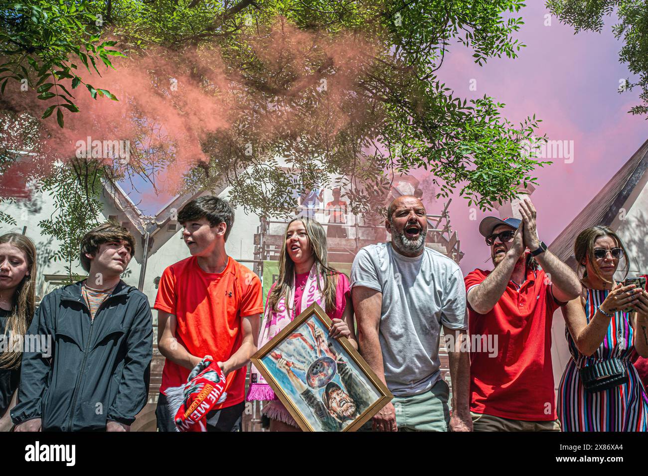 LIVERPOOL, ENGLAND - MAY 19: Liverpool Football Club fans cheer as they ...