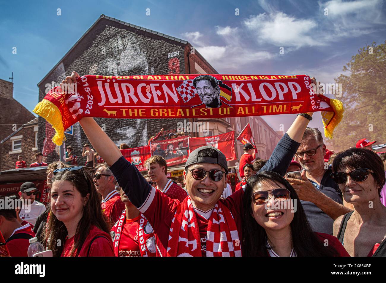 LIVERPOOL, ENGLAND - MAY 19: Liverpool Football Club fans cheer as they ...