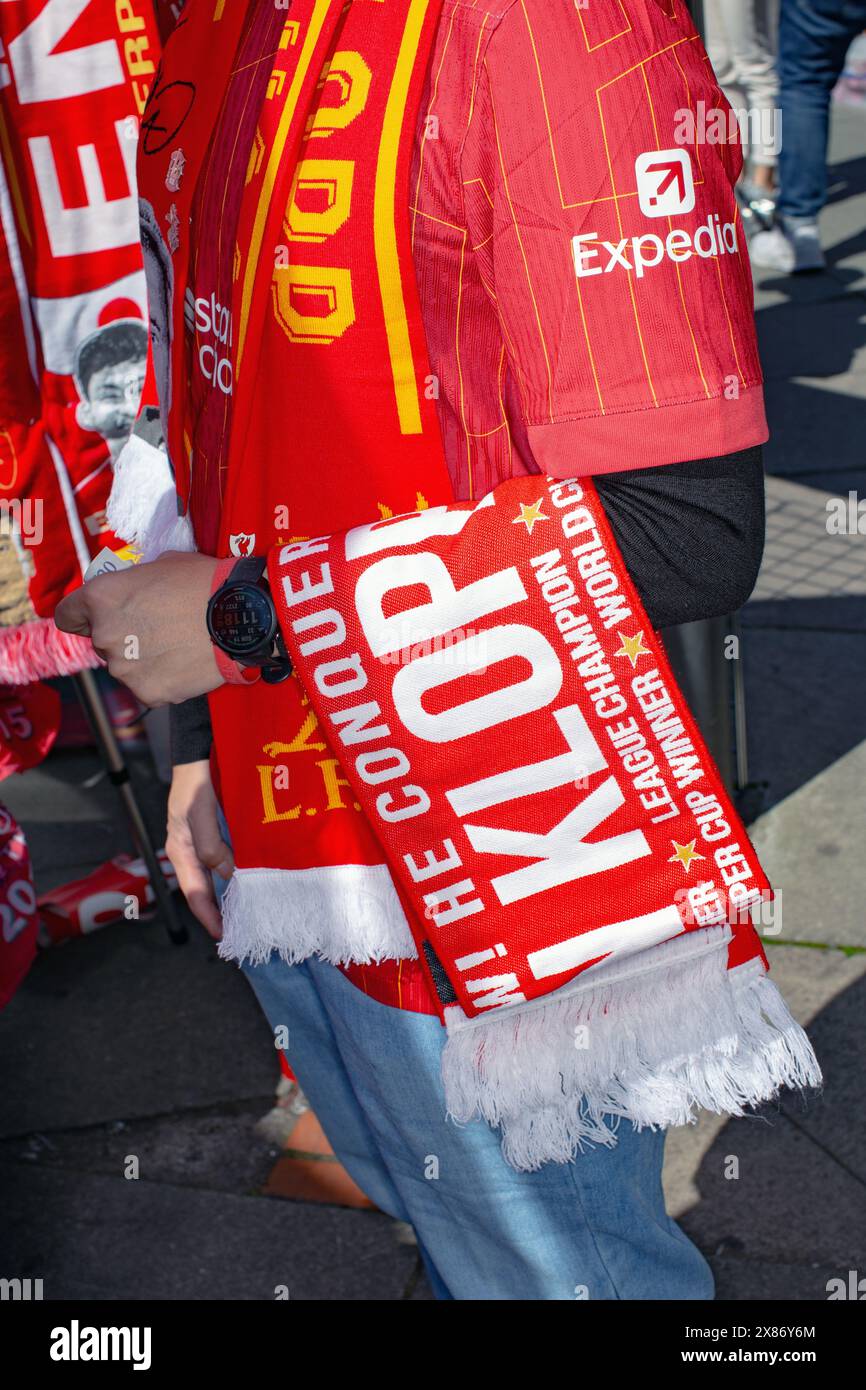 Liverpool FC supporter wearing Jurgen Klopp scarf Stock Photo - Alamy