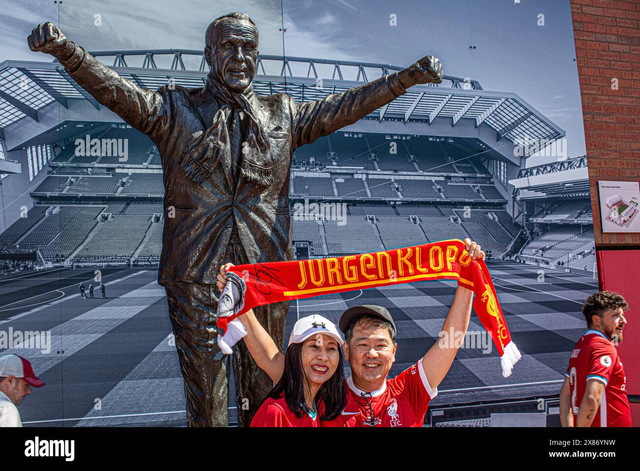 Bill Shankey statue with fans at the Anfield stadium home to Liverpool ...