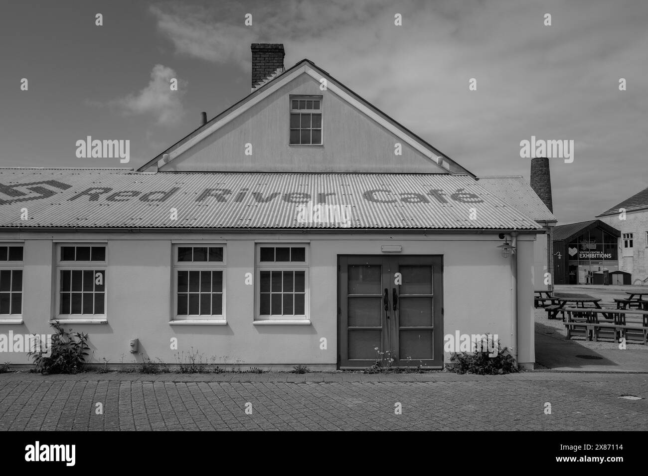 Architecture engineering pool Black and White Stock Photos & Images - Alamy