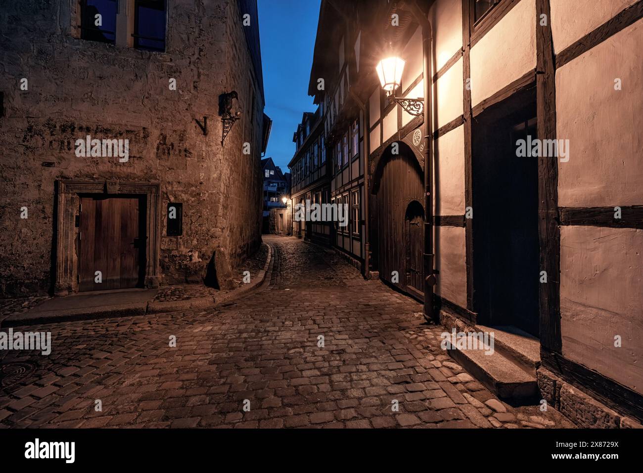 Night shot historic medieval hi-res stock photography and images - Alamy