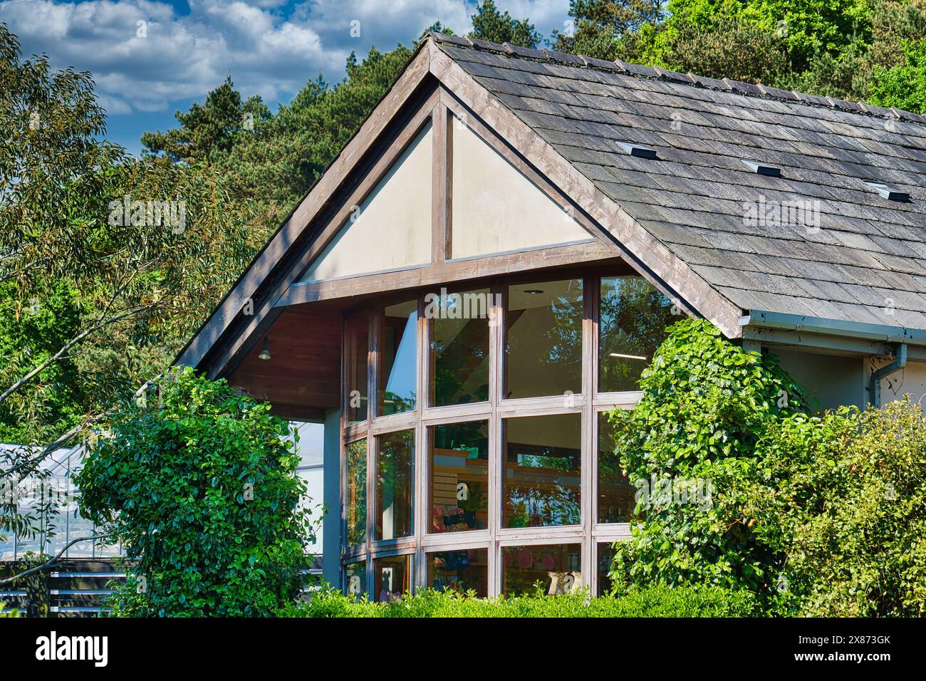 Sloped roof hi-res stock photography and images - Alamy