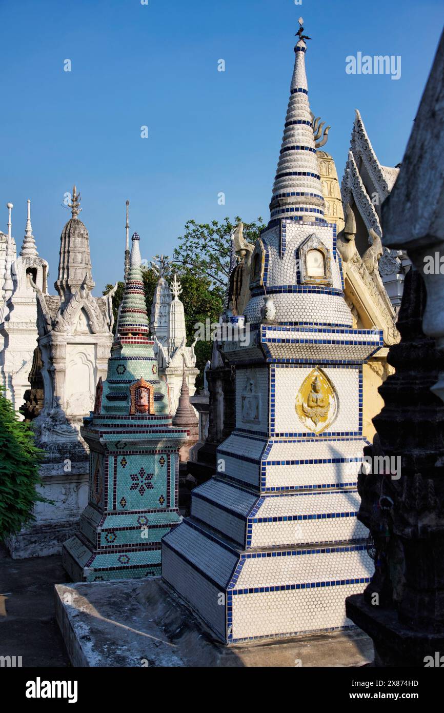 Thailand, Bangkok, Amarintharam Worawihan Temple, old buddhist cemetery ...