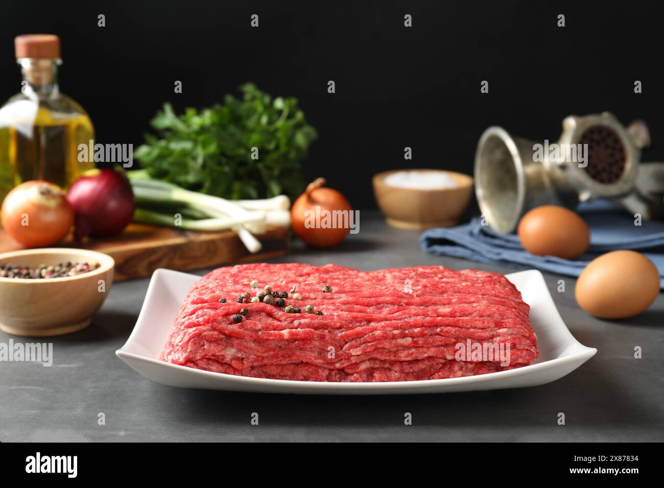 Ground beef butcher products hi-res stock photography and images - Alamy