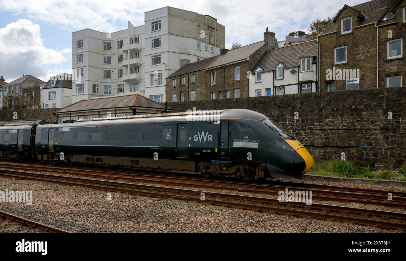 Inter City Express 802008 at departs from Penzance Railway Station ...