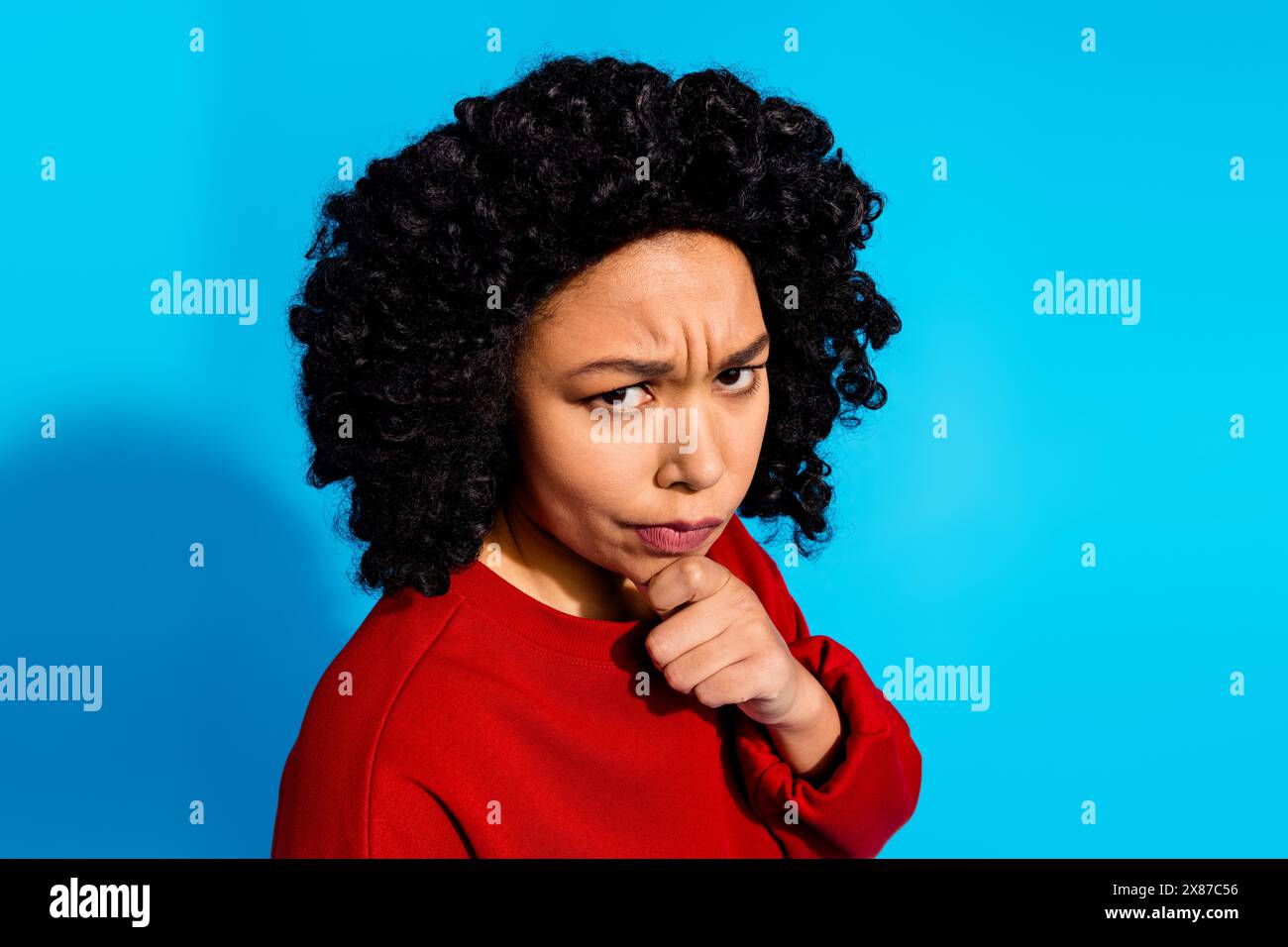 Photo portrait of attractive young woman moody thoughtful dissatisfied ...