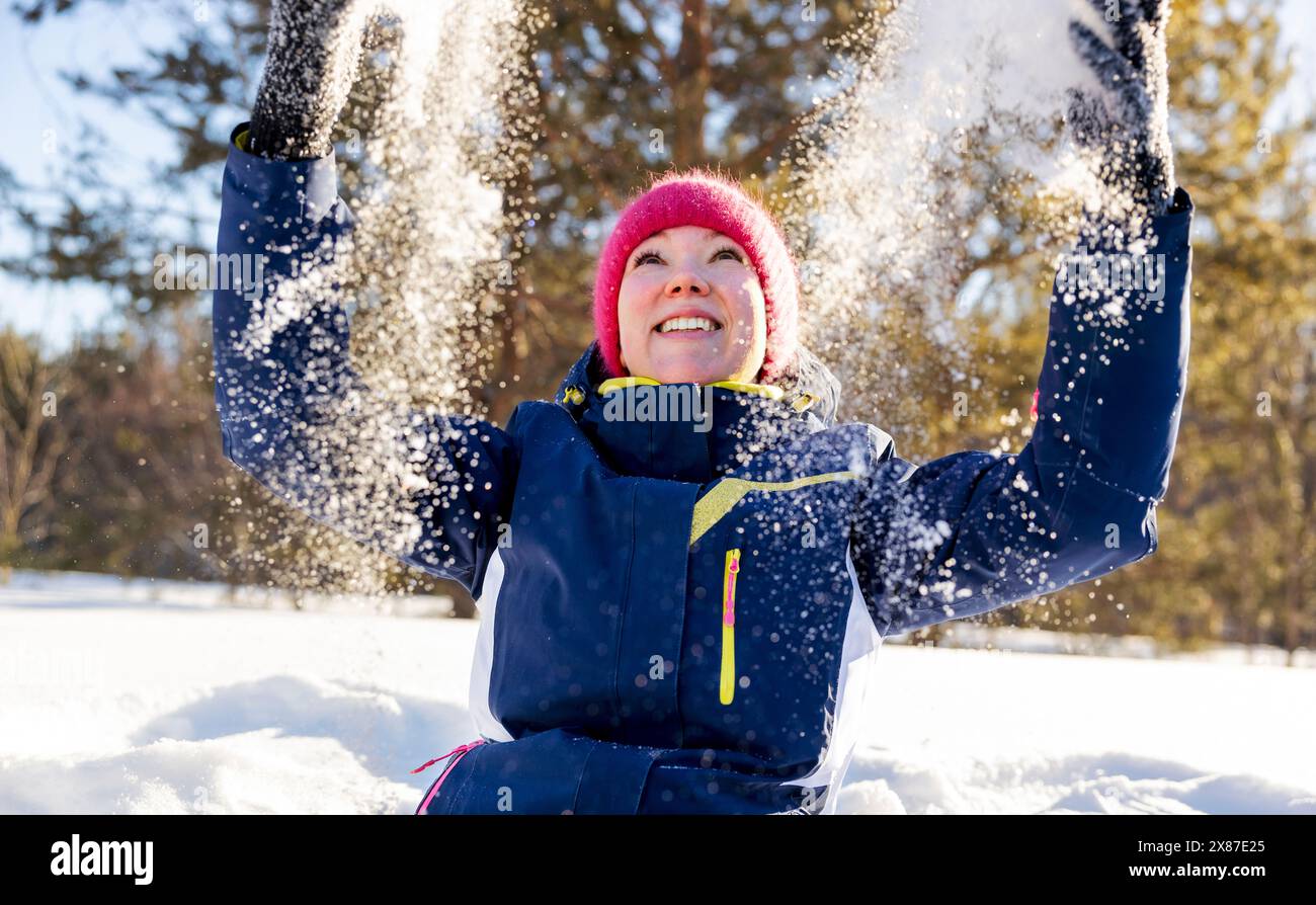 Throwing color powder hi-res stock photography and images - Alamy