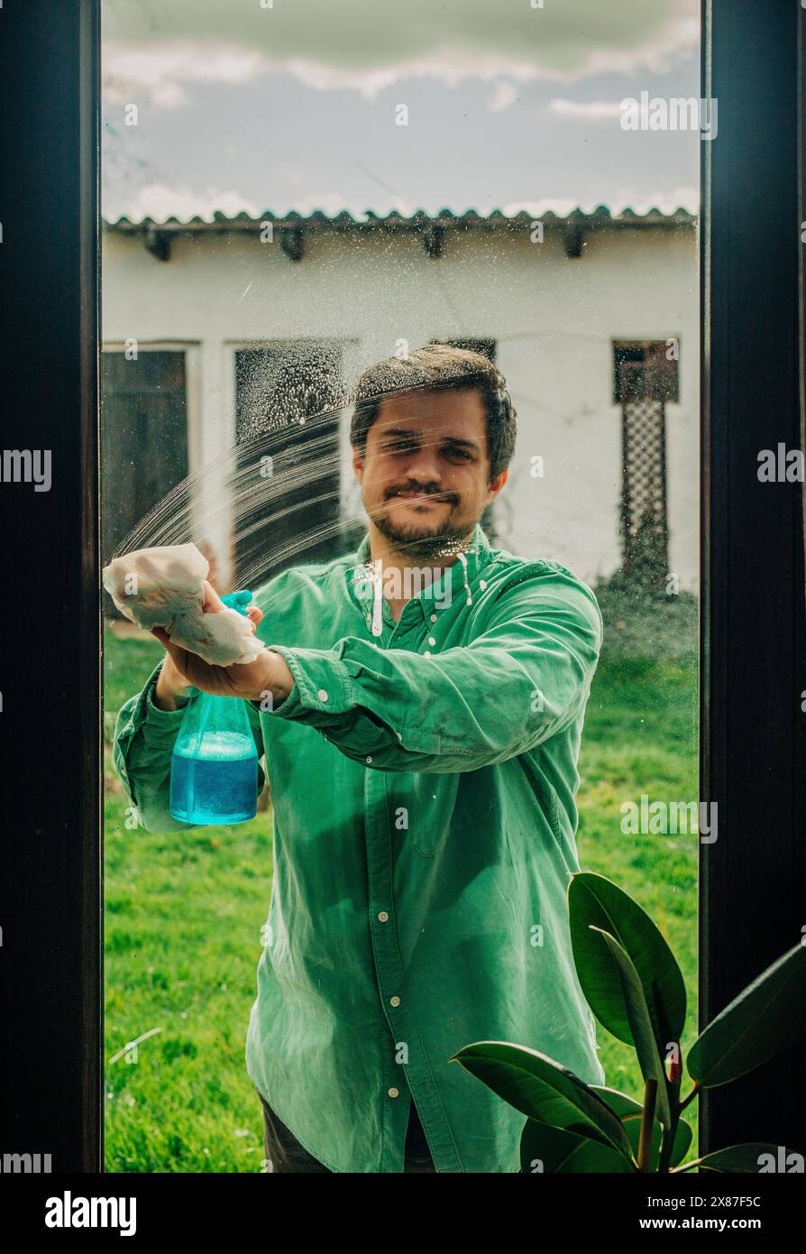 Man wiping window with paper napkin Stock Photo - Alamy