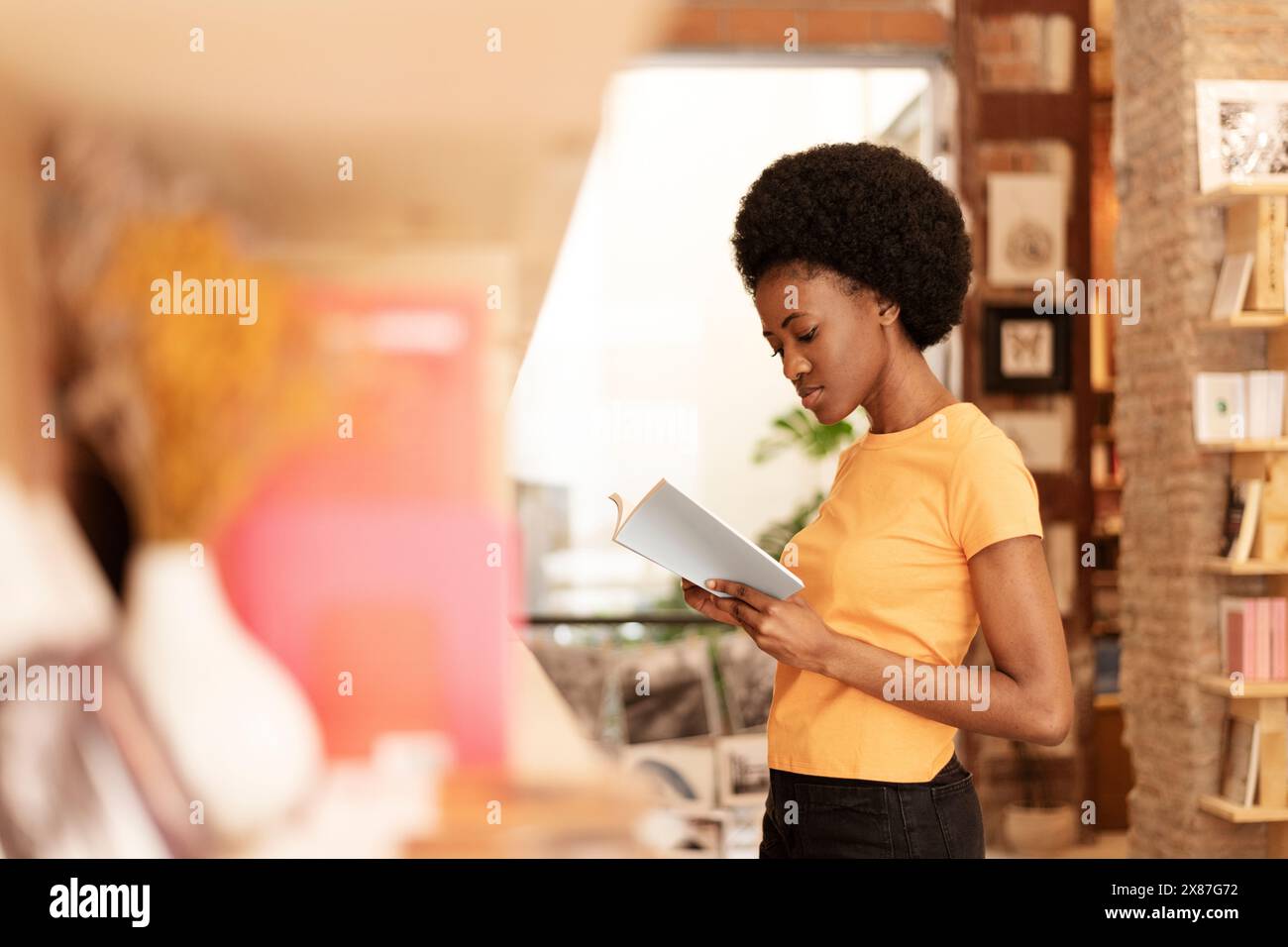 African woman reading a book hi-res stock photography and images - Alamy