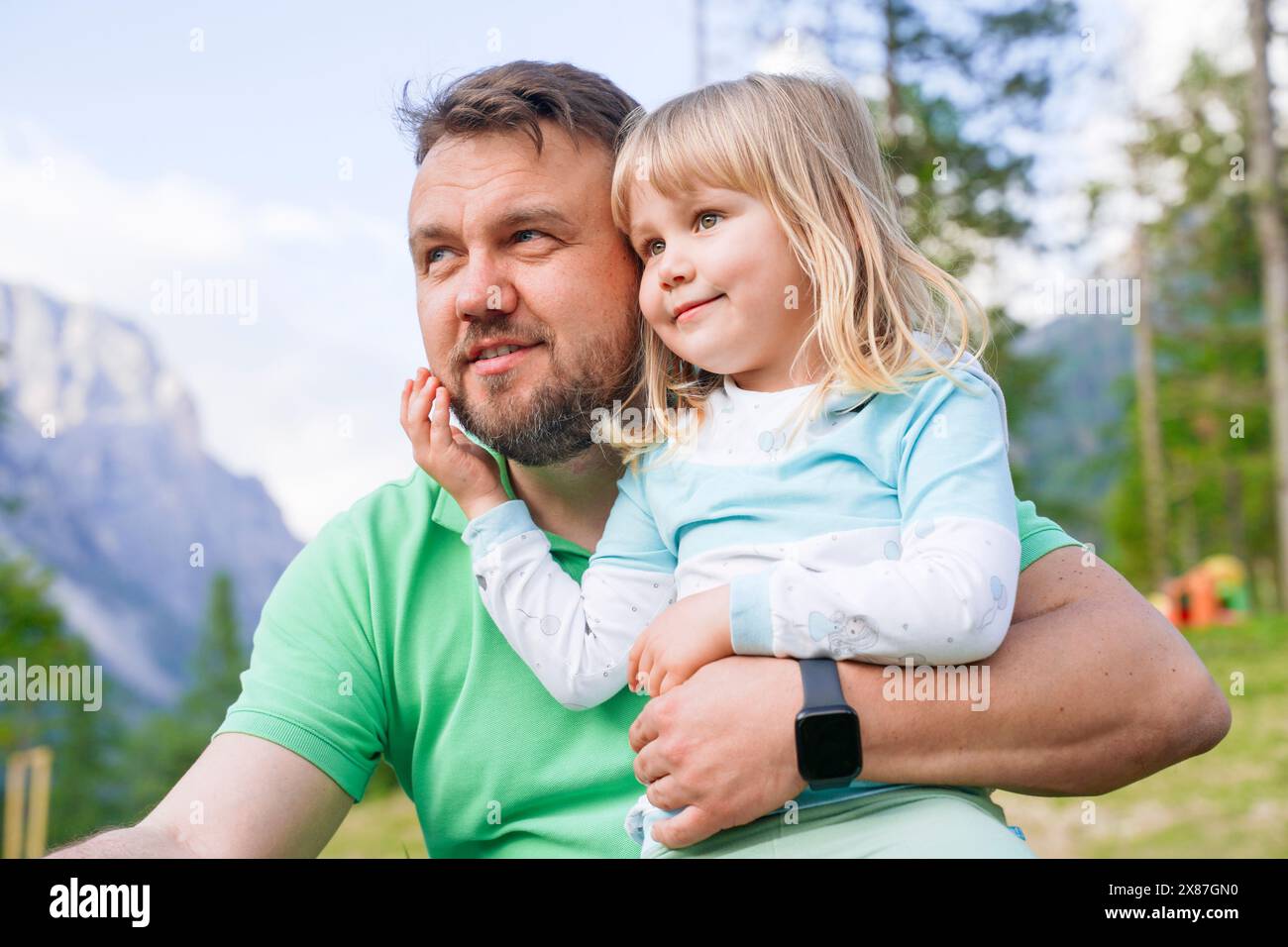 Father with blond daughter looking away Stock Photo - Alamy