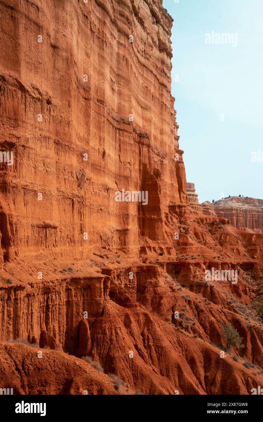 Red rocky canyon hi-res stock photography and images - Alamy