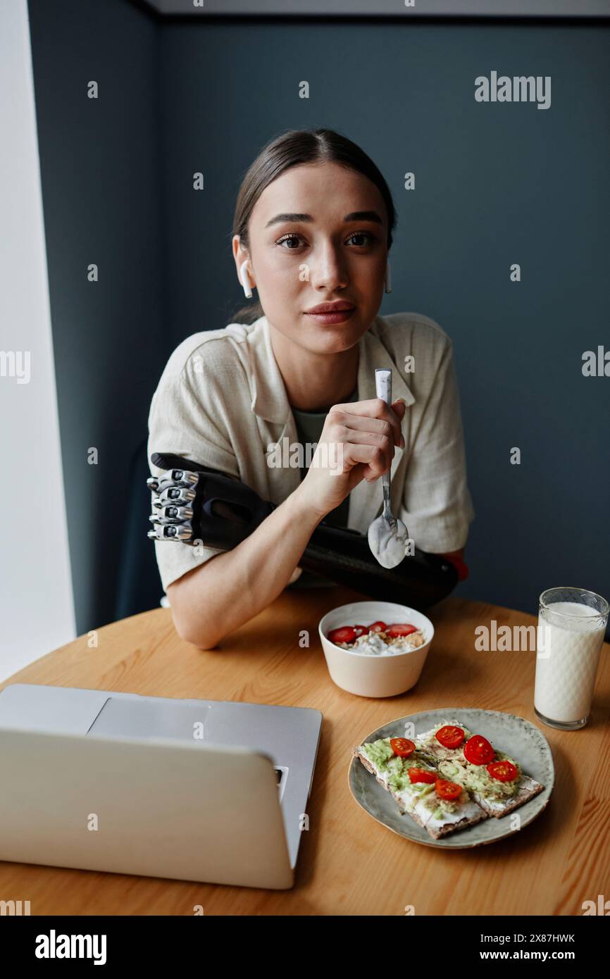 Woman one arm amputee hi-res stock photography and images - Alamy
