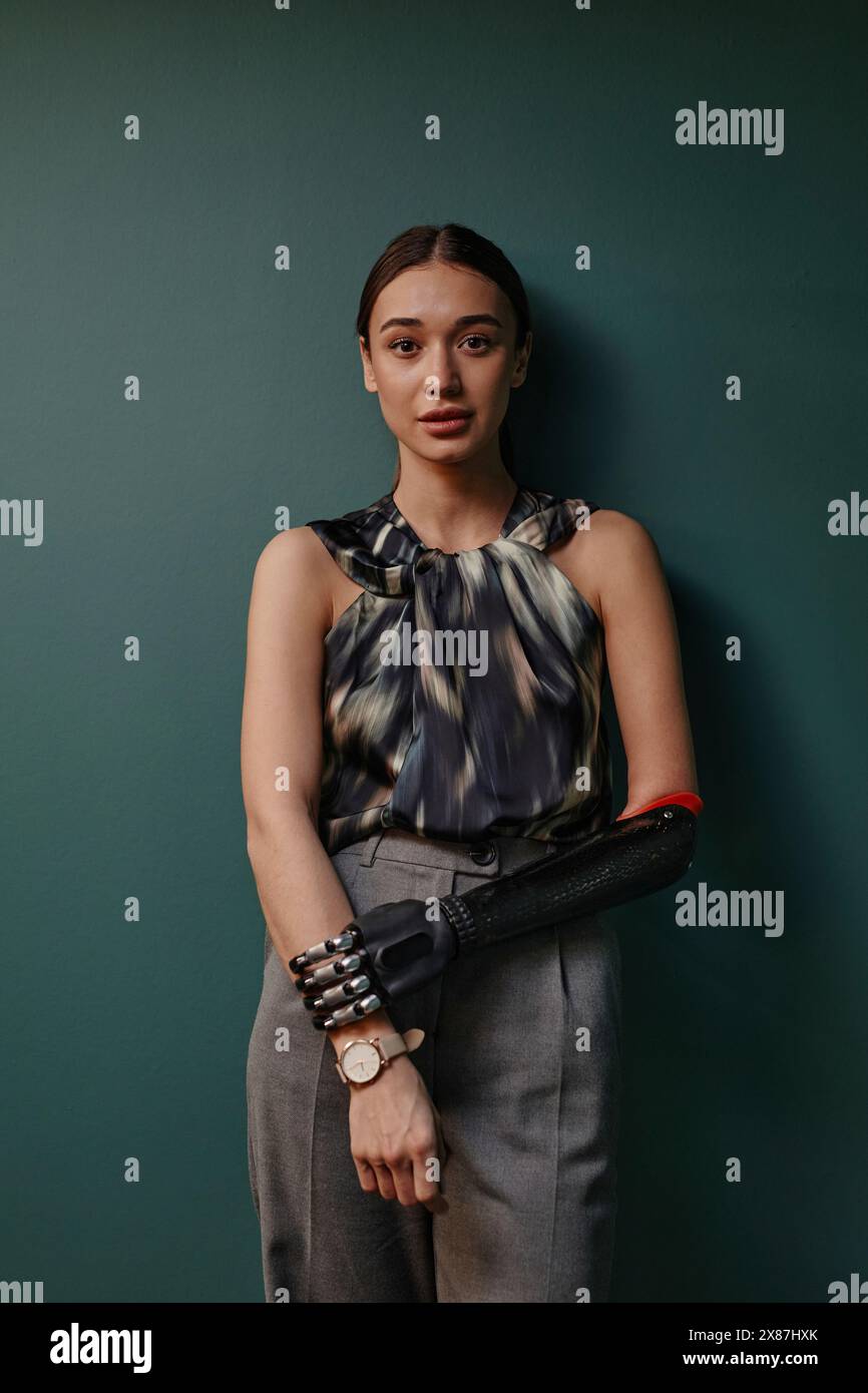 Woman one arm amputee hi-res stock photography and images - Alamy