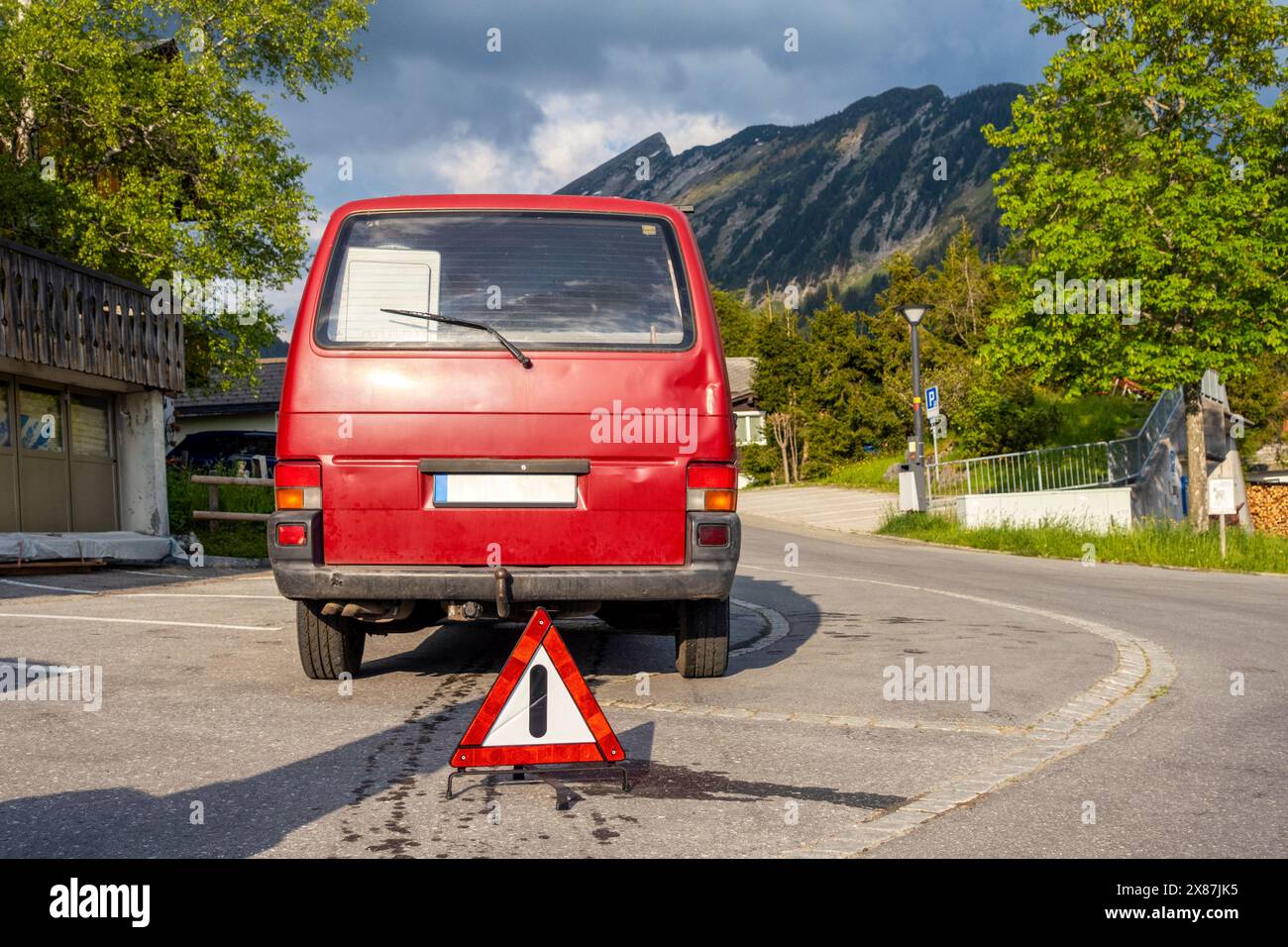 Car accident red warning sign hi-res stock photography and images - Alamy