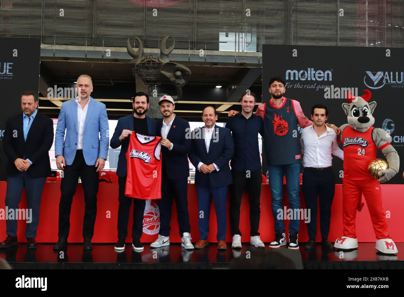 Diablos rojos basketball team hi-res stock photography and images - Alamy