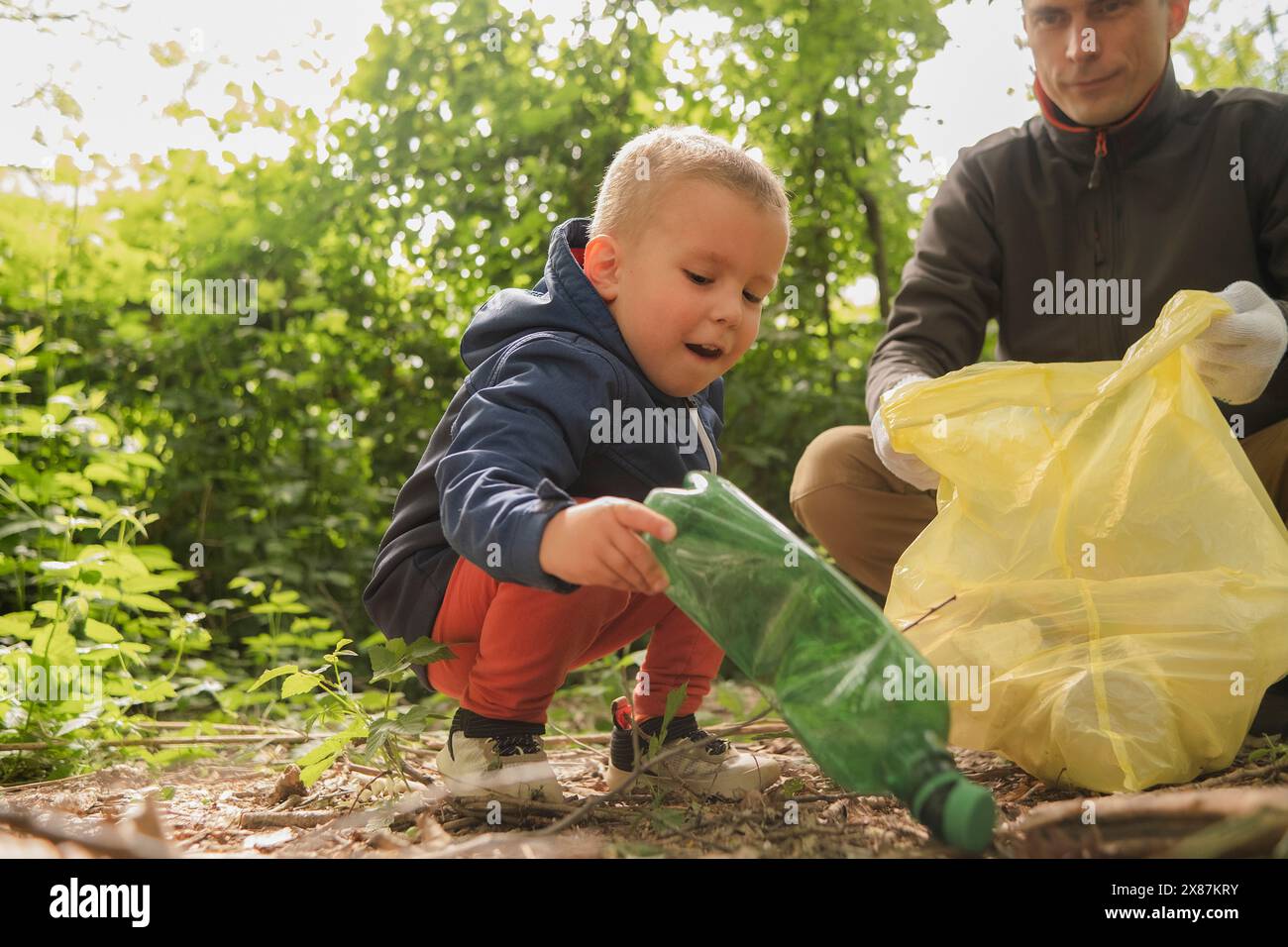 Child work garbage hi-res stock photography and images - Alamy
