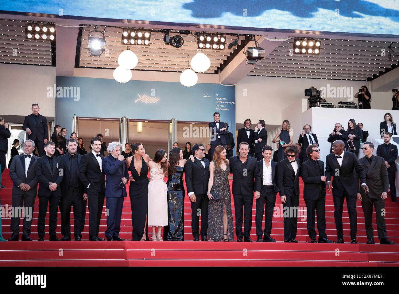 hmed Hamidi, Anthony Bajon, Karim Laklou, François Civil, Alain Chabat ...