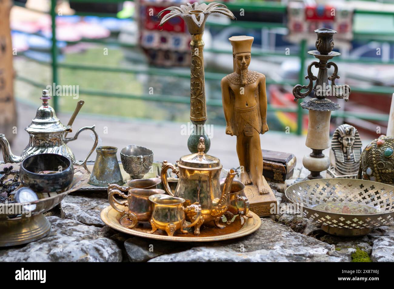 The african flea market hi-res stock photography and images - Alamy