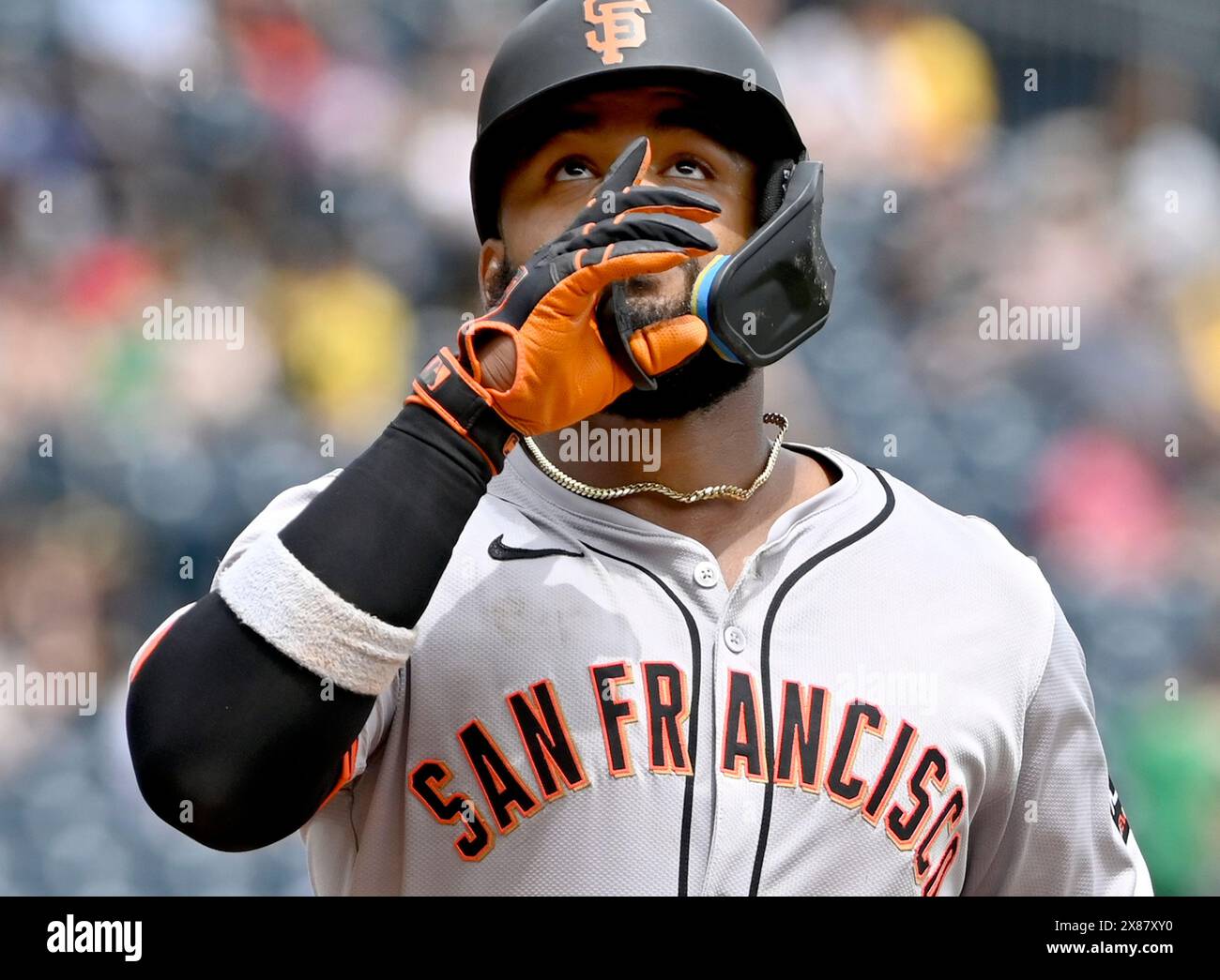 San Francisco Giants outfielder Heliot Ramos (17) hits a solo homer in ...