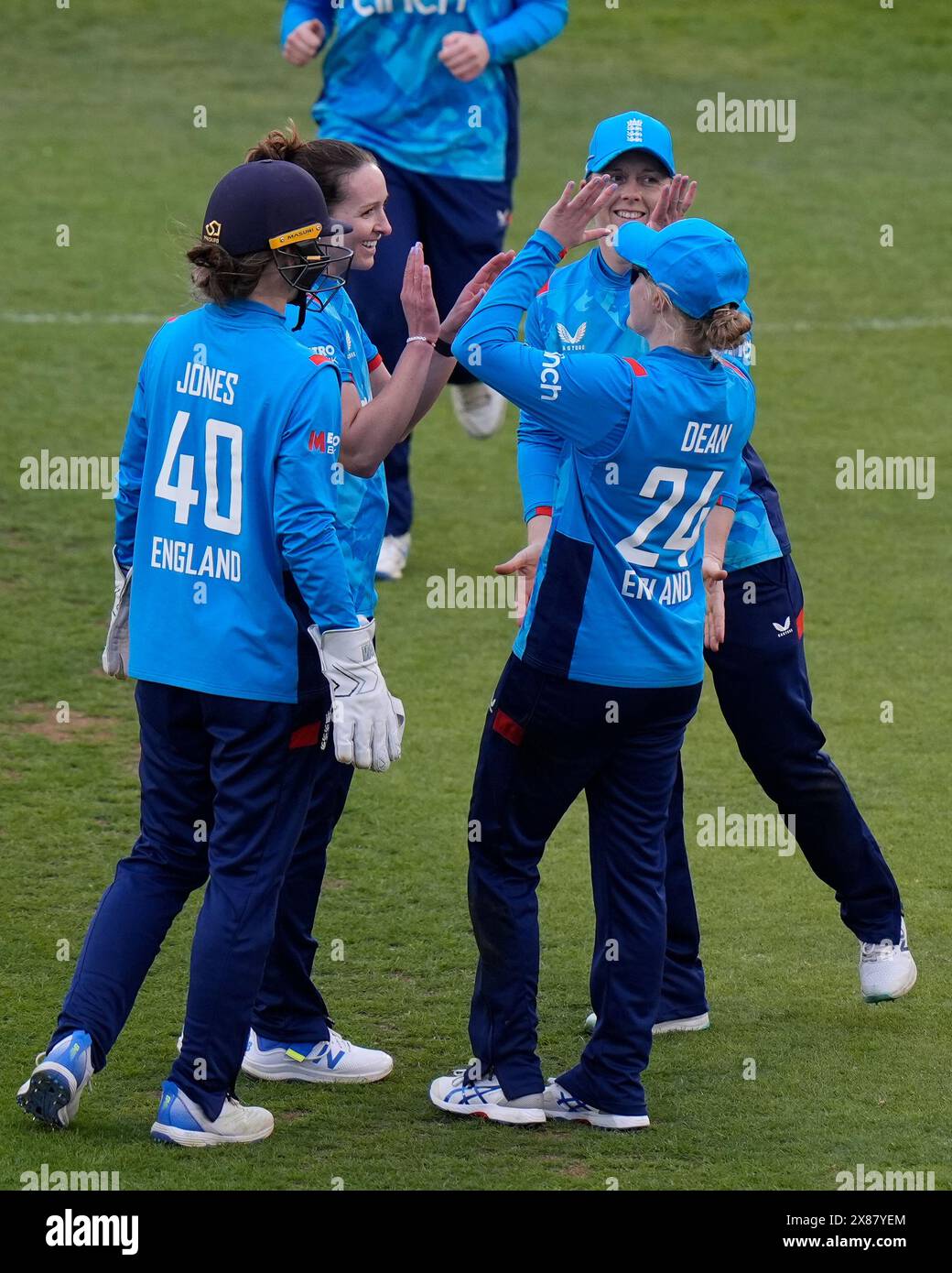 Charlie dean kate cross hi-res stock photography and images - Alamy