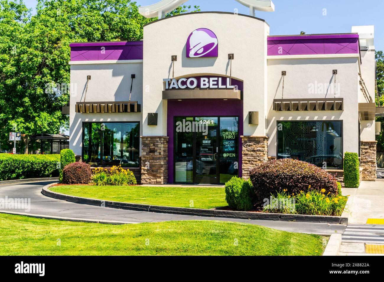 Hungry mexican restaurant sign hi-res stock photography and images - Alamy