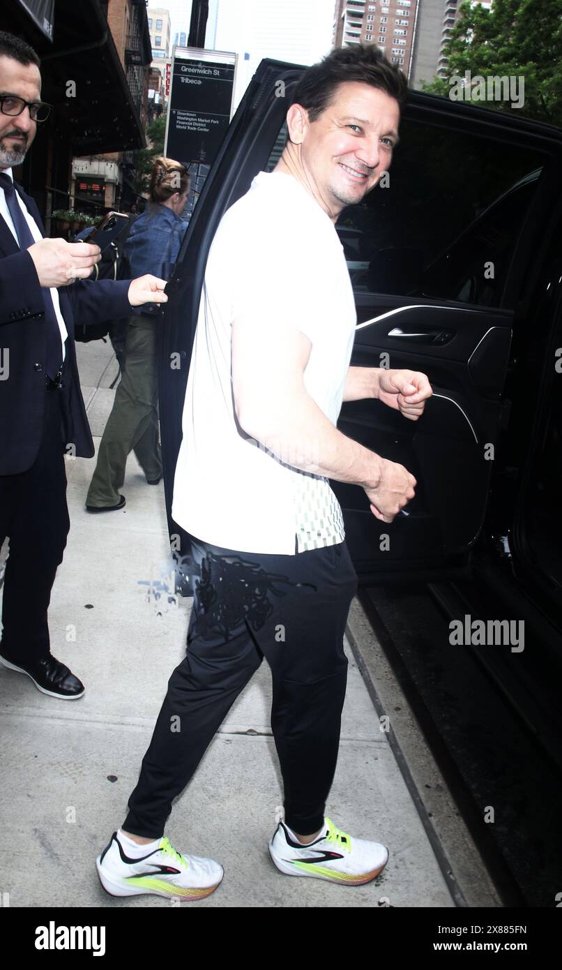 May 23, 2024 Jeremy Renner leaving to The Kelly Clarkson show to talk ...