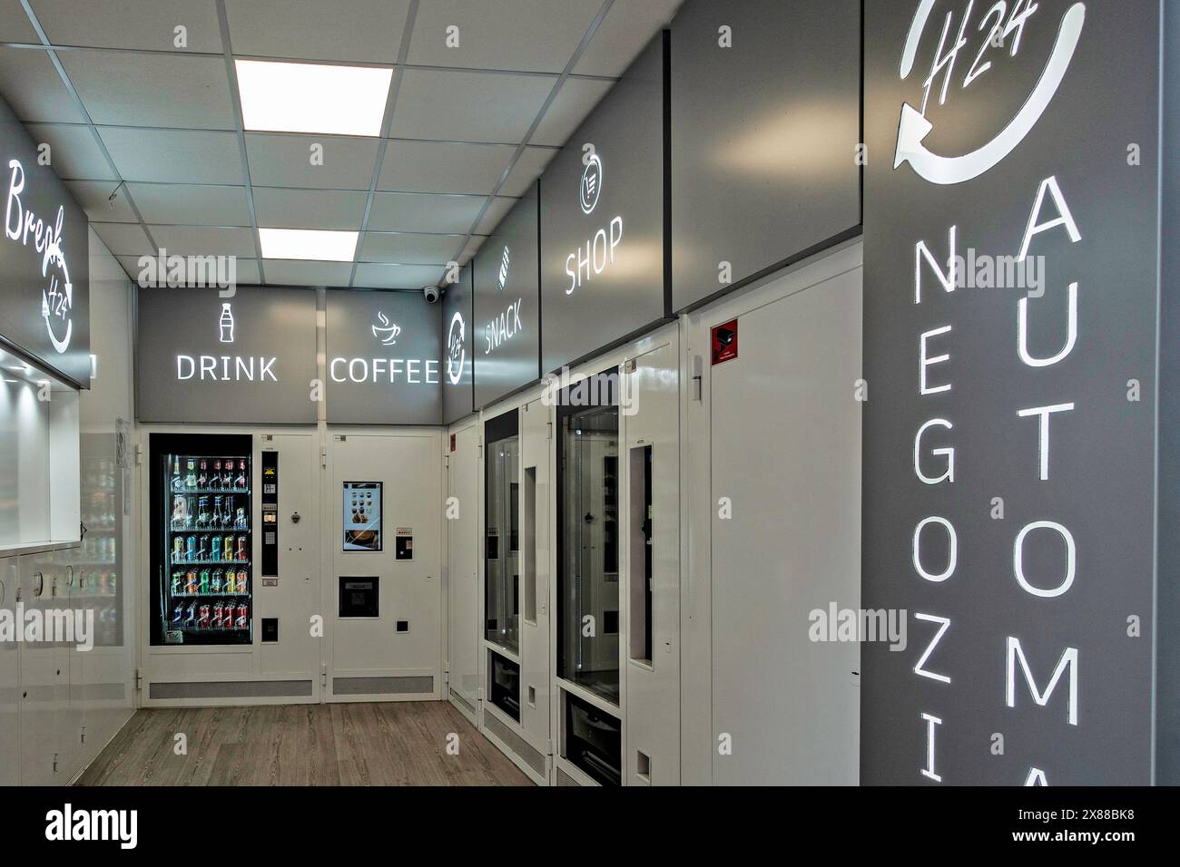 Self service hi-res stock photography and images - Alamy