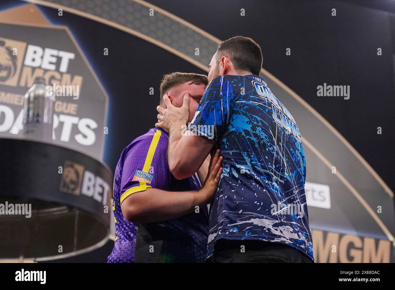 London, UK. 23rd May, 2024. Luke Littler and Luke Humphries celebrate ...