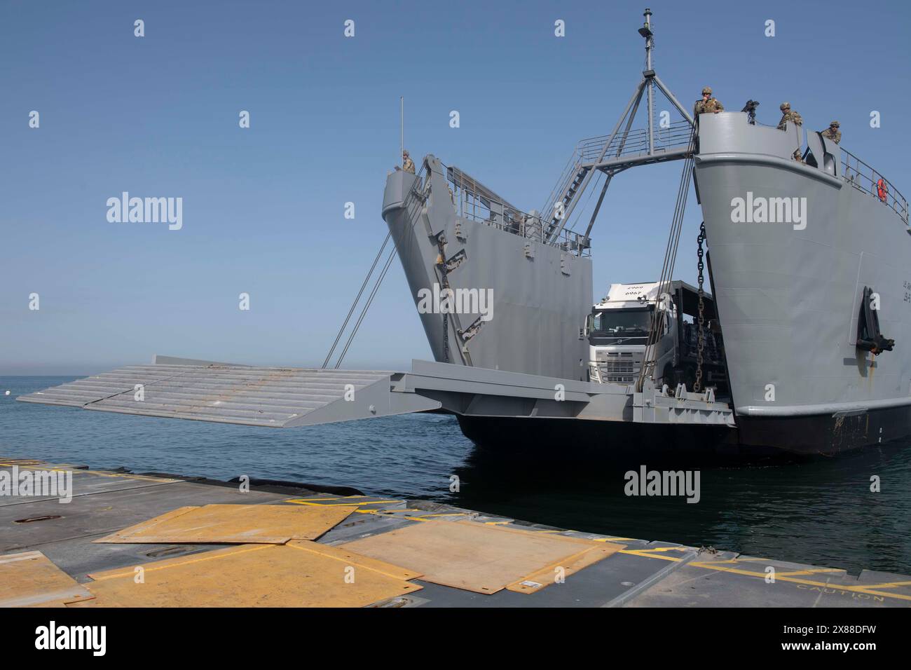 Mediterranean Sea, Israel. 17 May, 2024. The U.S. Army’s LSV-5 lowers ...