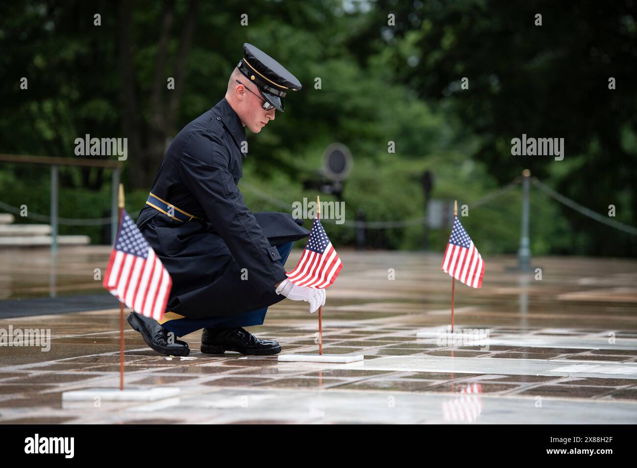Memorial day american flag old guard soldier arlington national ...