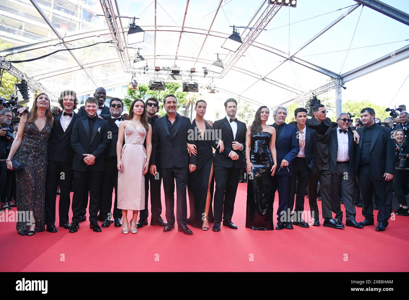 Ahmed Hamidi, Alain Chabat, Anthony Bajon, Karim Laklou, François Civil ...