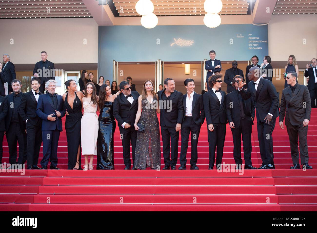 Ahmed Hamidi, Alain Chabat, Anthony Bajon, Karim Laklou, François Civil ...