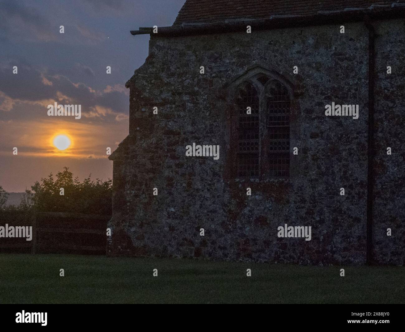 Harty, Kent, UK. 23rd May, 2024. UK Weather: the full Flower Moon seen ...