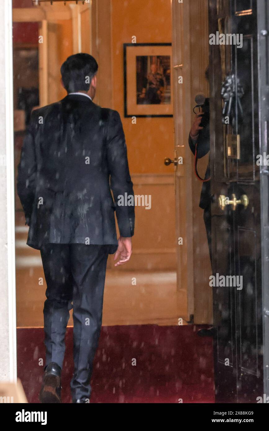 Prime Minister Rishi Sunak returns back inside No 10 after announcing a ...