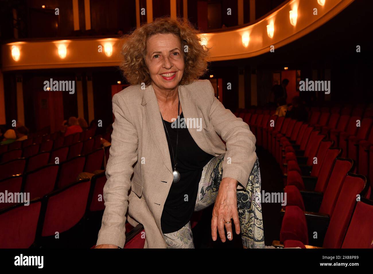 Michaela May / Premiere / Die Kehrseite der Medaille / Komödie, Theater ...