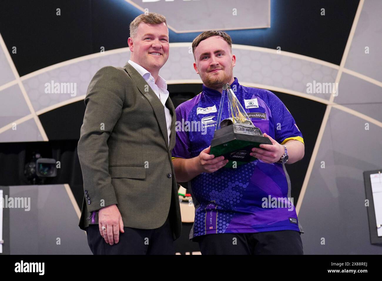 Luke littler trophy hi-res stock photography and images - Alamy