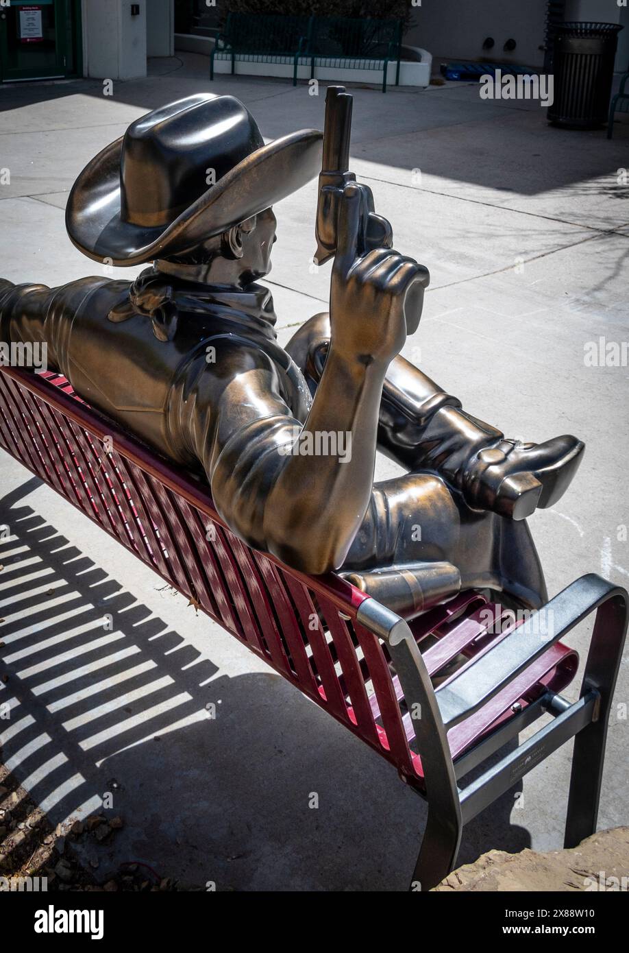 Sculpture of mascot pistol pete hi-res stock photography and images - Alamy