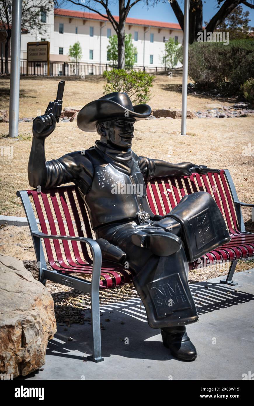 Sculpture of mascot pistol pete hi-res stock photography and images - Alamy
