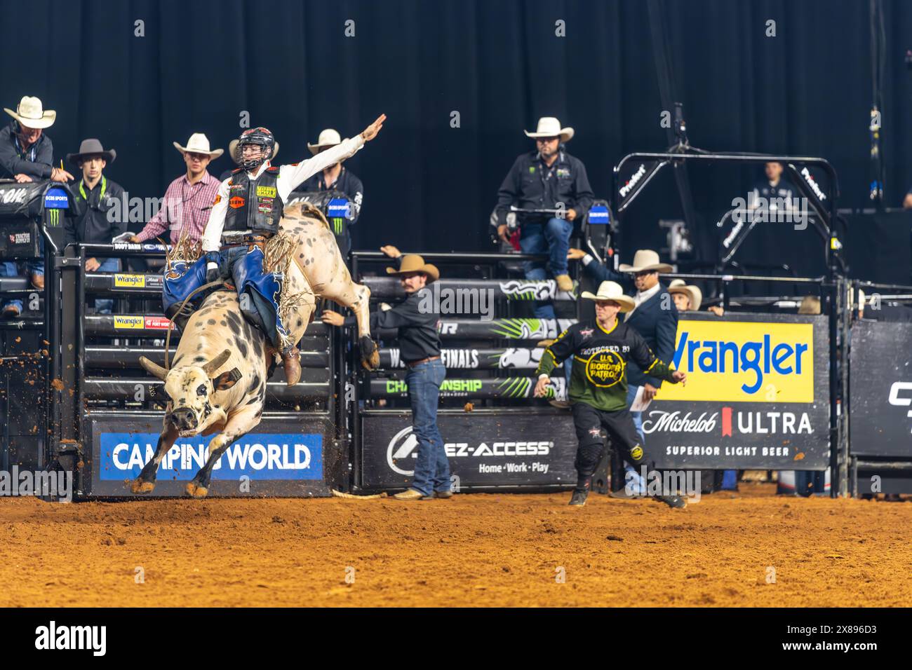 PBR World Finals 2024 in Dallas, Texas - Bullfighter hanging on for ...