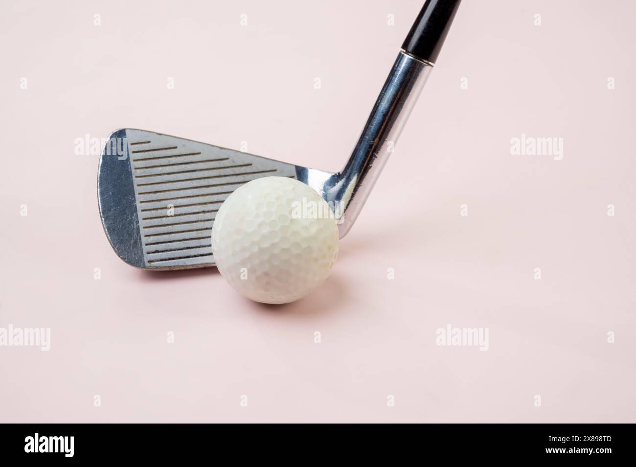Minimalist golf image hi-res stock photography and images - Alamy