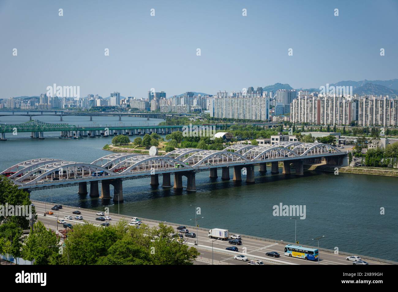 Bridge across the Han River in Seoul, South Korea Stock Photo - Alamy